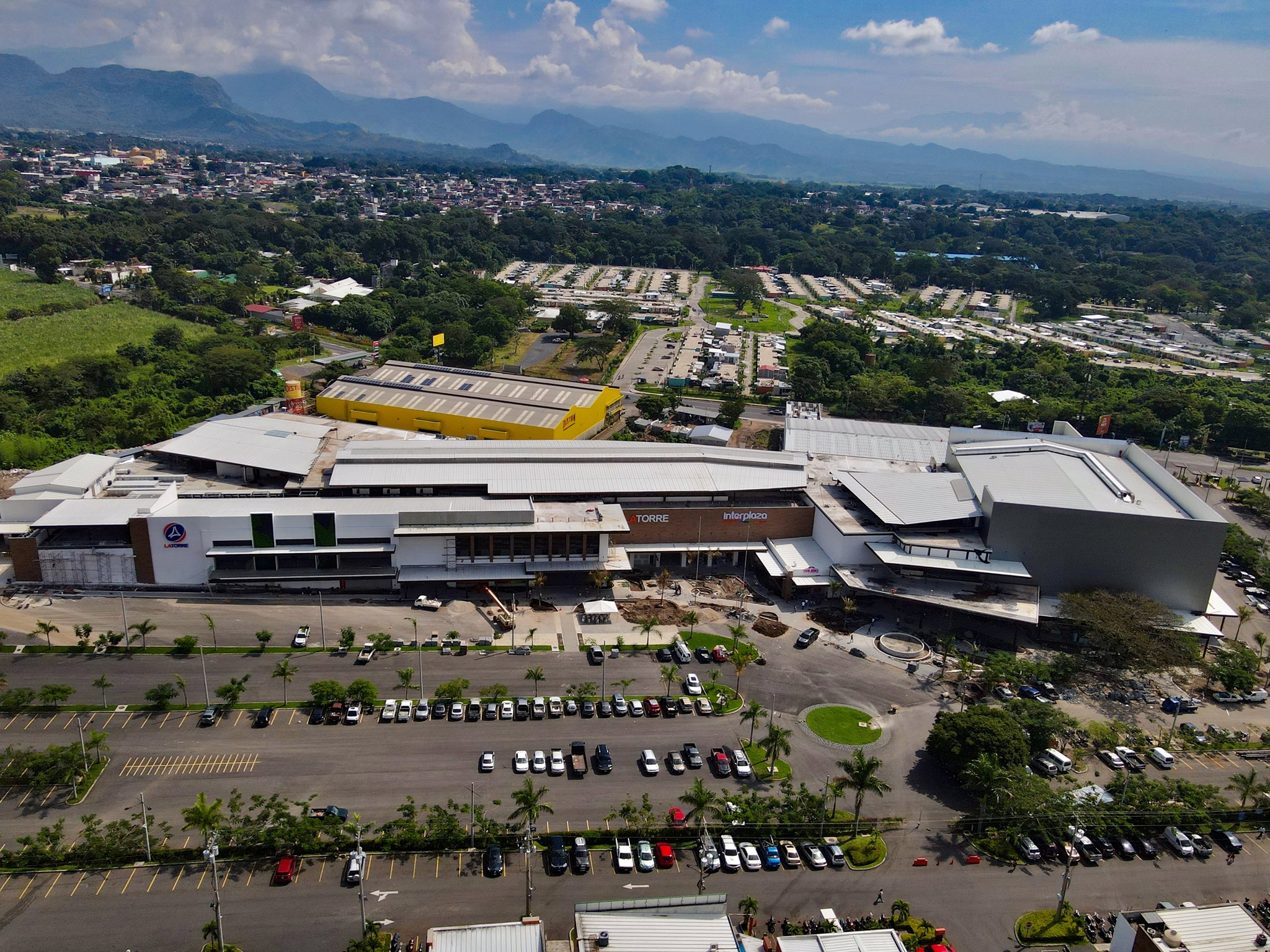 Escuintla ya cuenta con el centro comercial más grande de la región ...