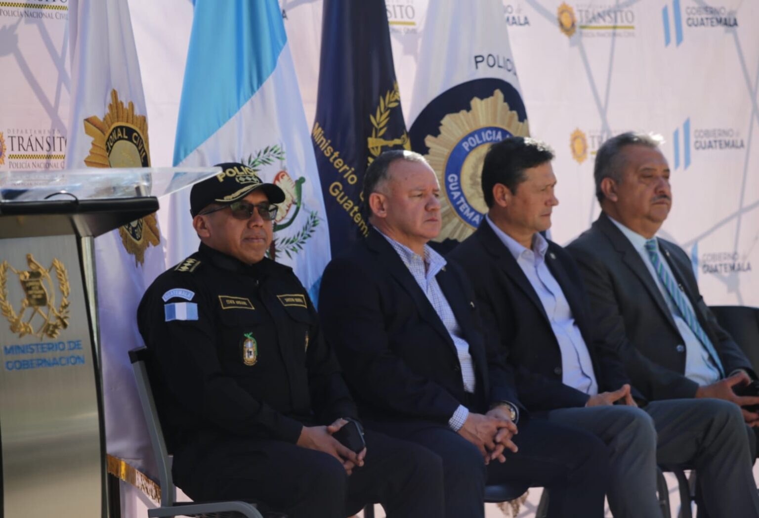Agentes policiales estrenan motocicletas | La Voz de Guate