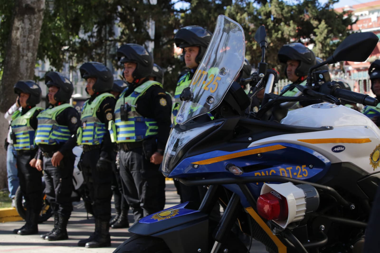 Agentes policiales estrenan motocicletas | La Voz de Guate
