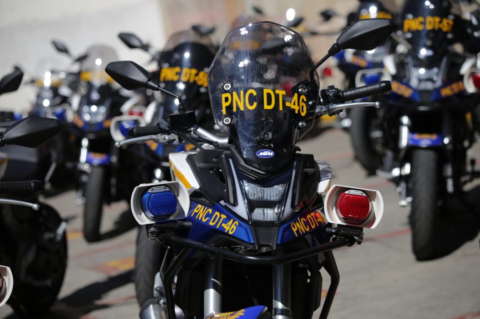 Agentes policiales estrenan motocicletas | La Voz de Guate