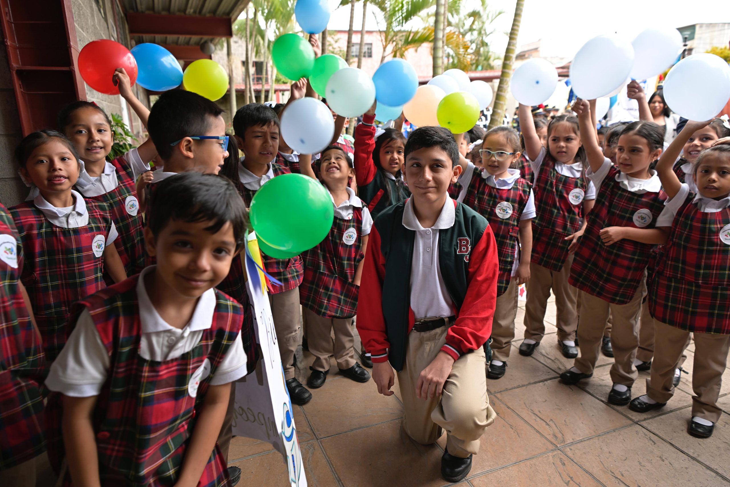 Joven guatemalteco de 13 años gana medalla de plata en Olimpiadas de Matemáticas en Indonesia ...
